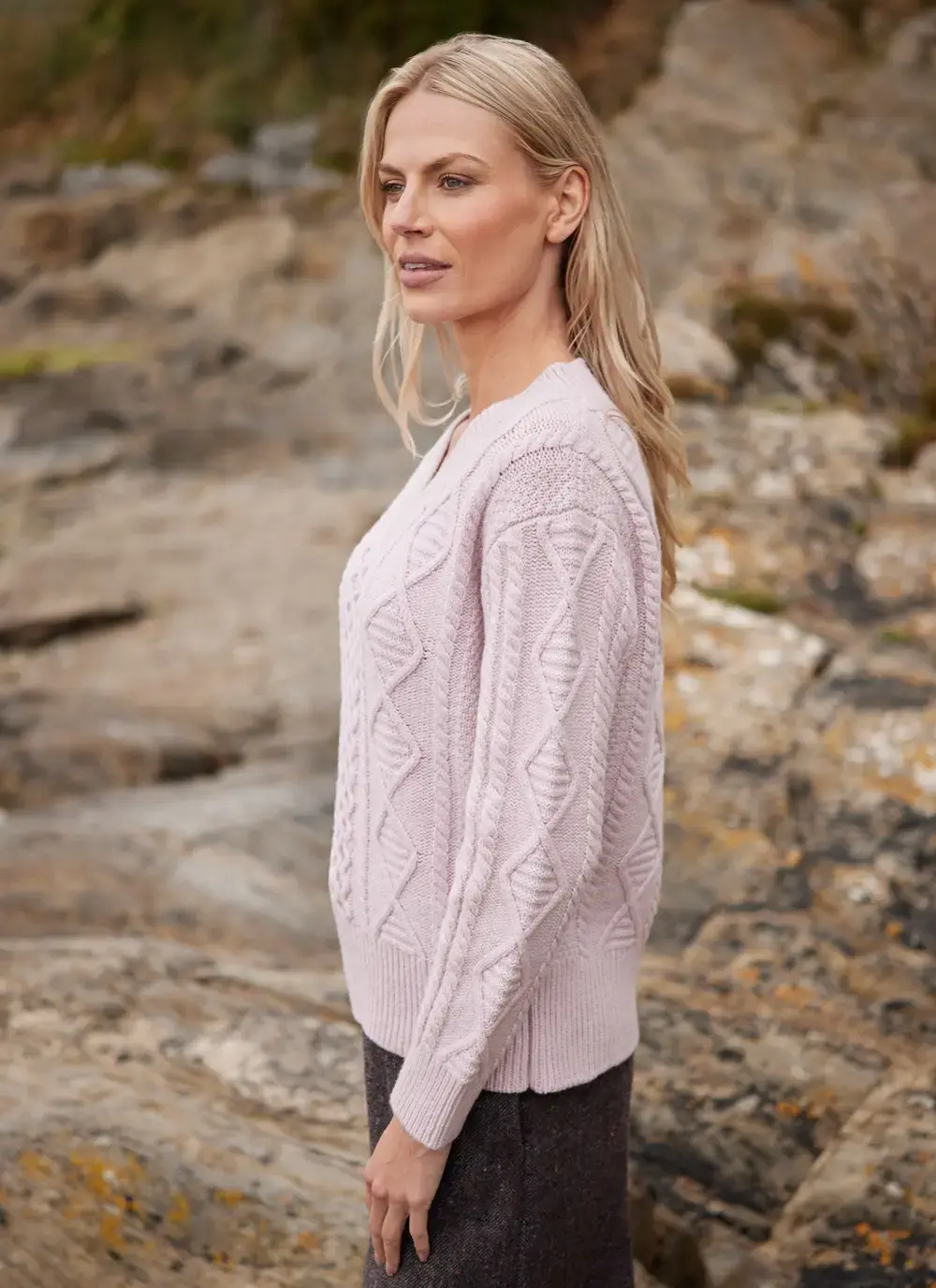 Baltimore Merino Wool Cashmere V-Neck Sweater in Pink | Blarney