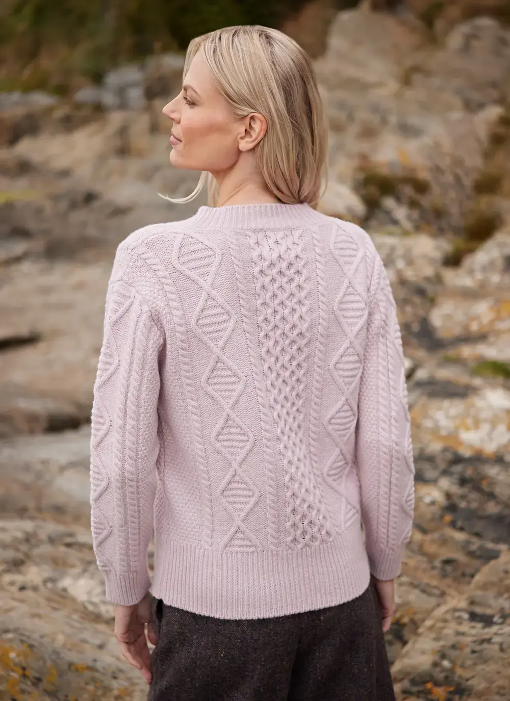 Baltimore Merino Wool Cashmere V-Neck Sweater in Pink | Blarney