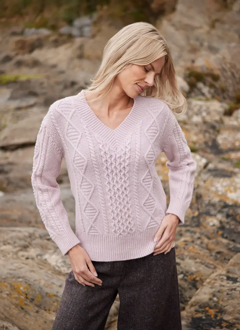 Baltimore Merino Wool Cashmere V-Neck Sweater in Pink | Blarney