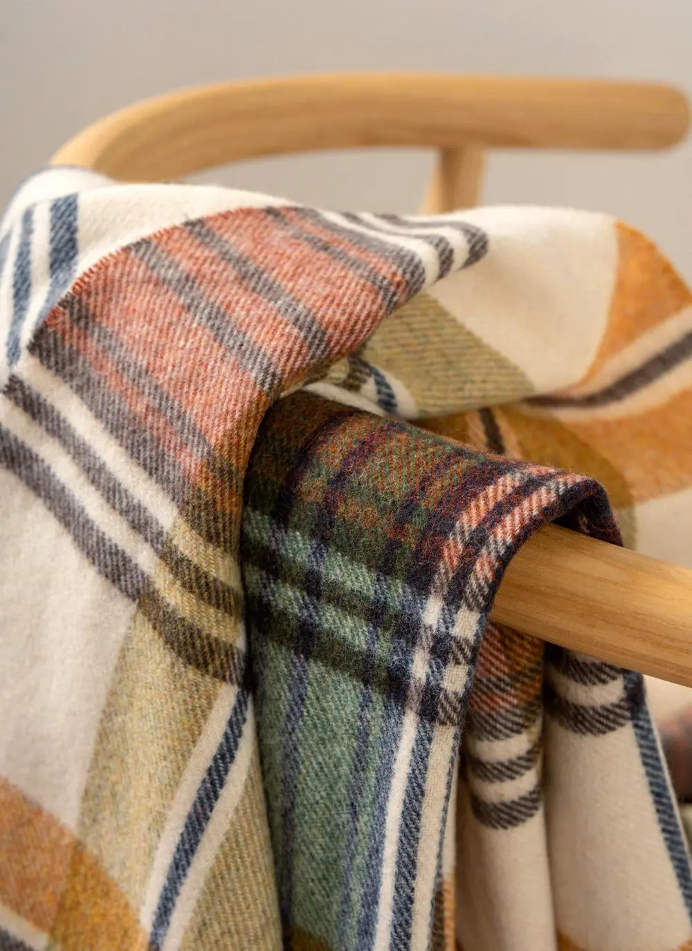 Maple Leaf Tartan Lambswool Throw | Blarney